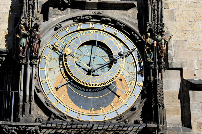 Atomic Clock Demonstrates Einstein's Theory - RobinAge