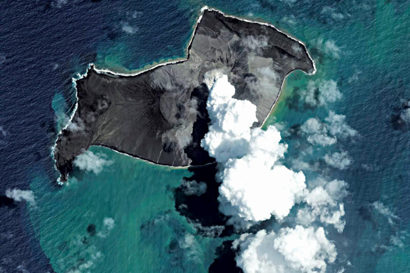 Volcanic Eruption in Tonga - RobinAge