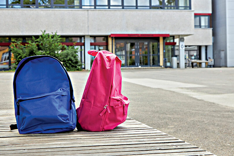 Bagless Days in School - RobinAge