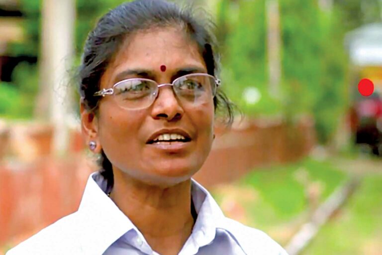 Surekha Yadav: Asia's First Female Loco Pilot - RobinAge