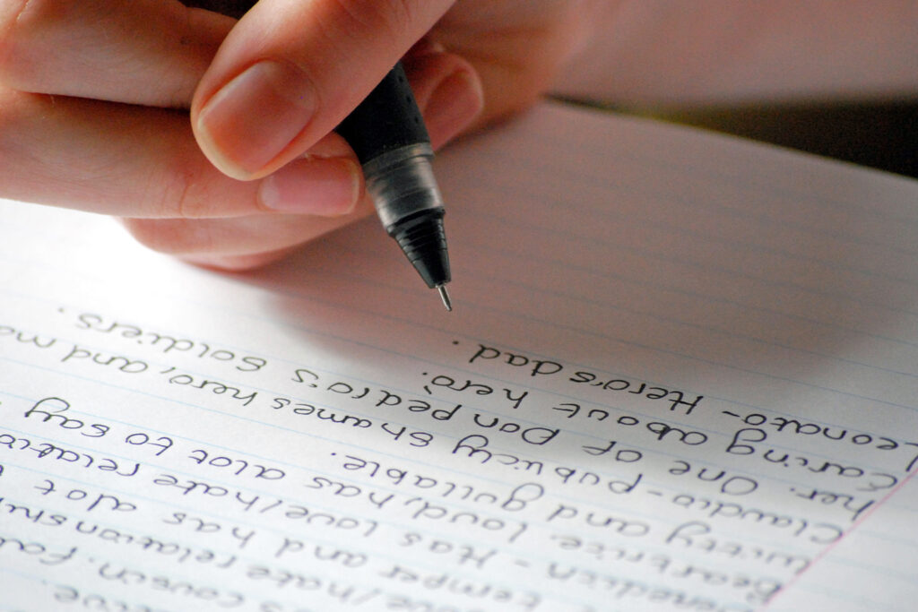 How to Write an Essay! - RobinAge