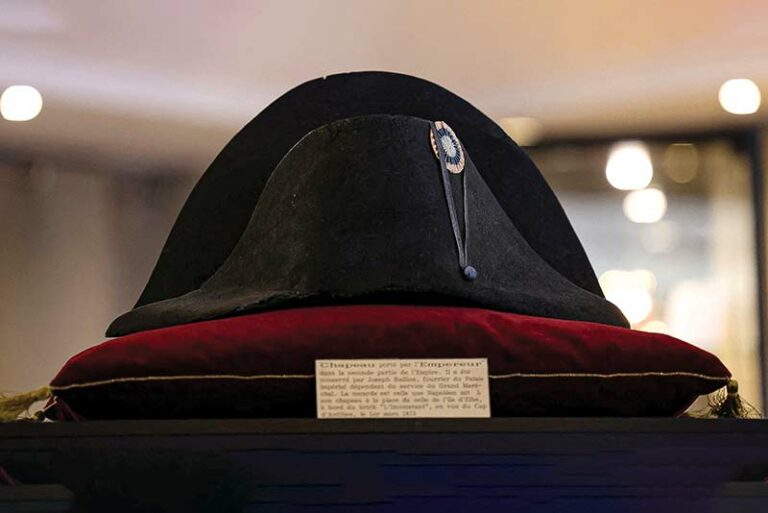 Napoleon’s Hat Auctioned - RobinAge