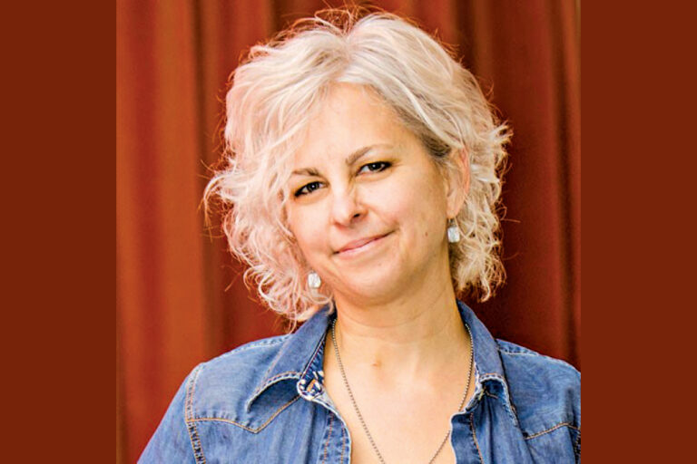 Kate DiCamillo: Renowned Children's Fiction Author - RobinAge