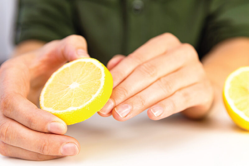 What Happens to Your Skin When You Rub It With Lemon? - RobinAge